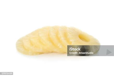 흰색 배경에 고립 된 잘 익은 파인애플 슬라이스 0명에 대한 스톡 사진 및 기타 이미지 0명 과일 사진 이미지 Istock