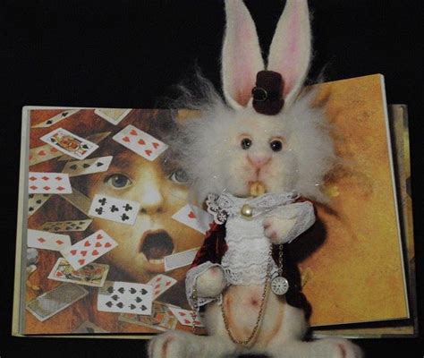 Кролик из Алисы в стране чудес