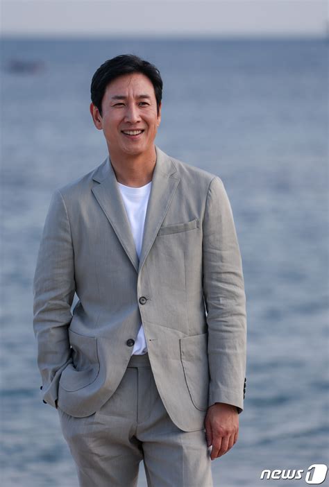 탈출 이선균 칸서 상영 기분 좋은 출발…가족과 와서 특별해 [칸 현장] 네이트 연예