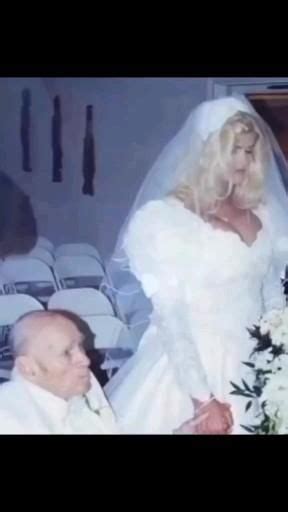 Anna Nicole Smith Wedding Celebrity Wedding Dresses Awkward Wedding