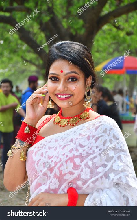 19 Imágenes De Sexy Bong Model Saree Imágenes Fotos Y Vectores De