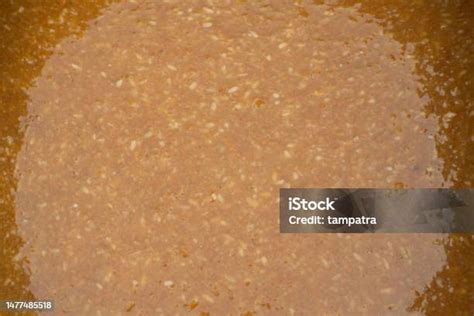 정원에 있는 오래된 세라믹 또는 점토 진흙 소스 도자기 항아리 꽃병 또는 냄비 패턴 질감 배경의 힙 테라코타 0명에 대한 스톡