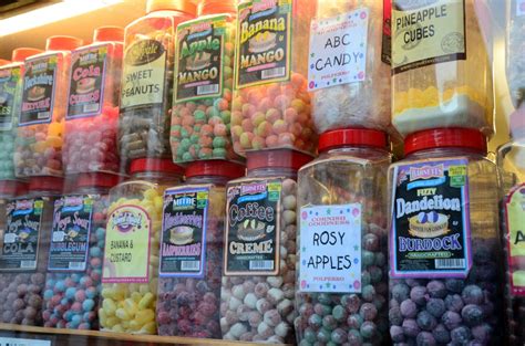 무료 이미지 유리 선물 생기게 하다 색깔 화려한 디저트 맛있는 상표 설탕 슈퍼마켓 혼합 식료품 점 멀리 주다 단맛 턱 한입 깨물기 손으로