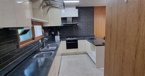 처음 입주청소라는걸 해봤는데 넘 친절하시고 제가 생각 못한 장소까지 꼼꼼히 청소해주셔서 넘 만족스러웠어요 가격도 비싸지 않아서 또 이용할 듯해요 숨고 숨은고수