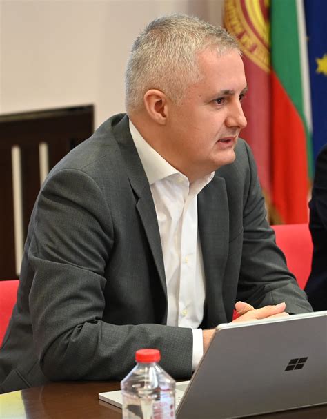 УНСС Кръгла маса „Нови управленски модели и предизвикателства пред дигитализацията на висшите