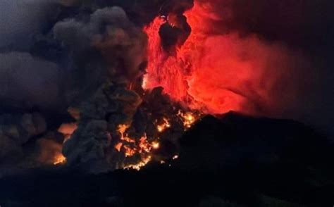 Tsunami Fears After Monstrous Volcanic Eruption Thousands Flee