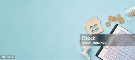 에너지 효율 전력 소비 전기 비용 및 고가의 에너지 개념 텍스트 배너 장소 지폐에 대한 스톡 사진 및 기타 이미지 지폐