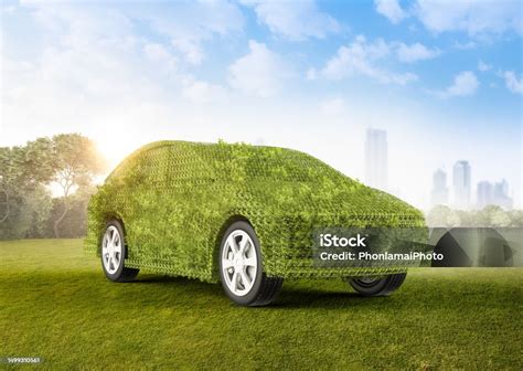흰색 바탕에 녹색 Ev 자동차 또는 잎이 무성한 잔디 전기 자동차 디지털 생성 이미지에 대한 스톡 사진 및 기타 이미지 디지털 생성 이미지 잎 차 Istock
