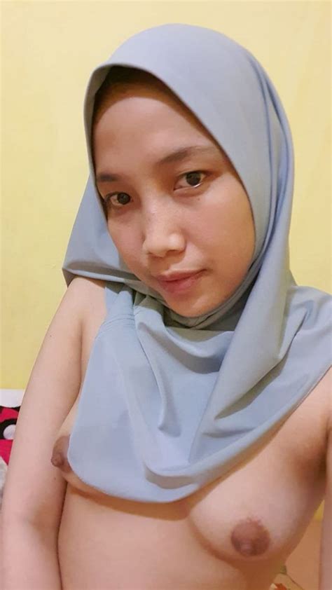 Whos This Indonesian Muslim Girl 1596156 ›