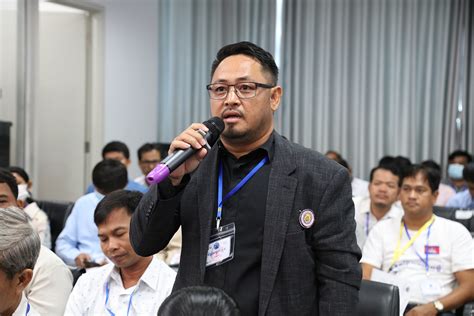 រូបភាពសកម្មភាព ឯកឧត្តម ប្រាជ្ញ ចន្ទ ប្រធាន គ ជ ប ដឹកនាំកិច្ចប្រជុំផ្សព្វផ្សាយជាមួយភាគីពាក់ព័ន្ធ