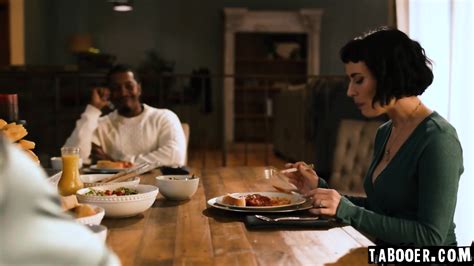 Hollywood Olive Are Preparing To Receive A Good Sex