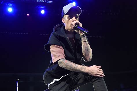 Justin Bieber Broke Down In Tears On Stage Again Teen Vogue