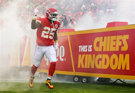 Chiefs Rb Emmett Johnson Earns A Comparison To A Retired All Pro Aol