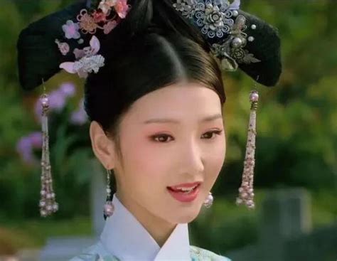 出生就被父亲扔垃圾桶，成名后又遭男友抛弃，被诅咒“下地狱”的她如今过得怎么样？