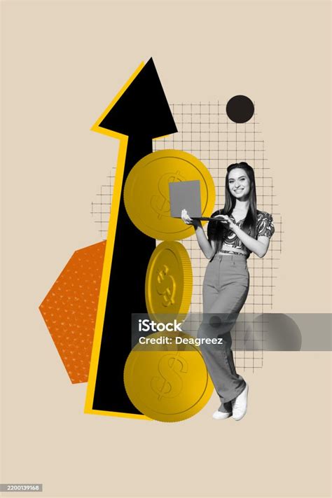 수직 예술 트렌드 콜라주 행복 프리랜서 소녀 유형 노트북 동전 은행 달러 수입 개발 소득 성공 이익 성장 개념에 대한 스톡 사진