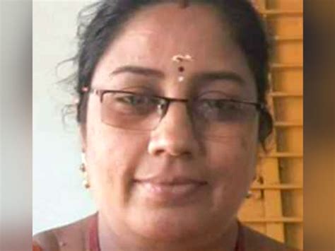 విద్యార్థులకు సెక్స్ పాఠాలు లేడీ ప్రొఫెసర్ కేసు సీబీ సీఐడీకి మొబైల్ సీజ్ ఎవరా పెద్దలు