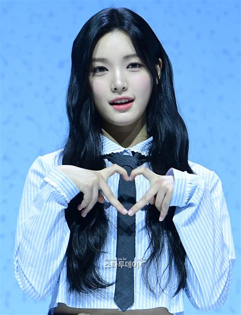 The Group Hearts2hearts Jiwoo Carmen Yuha Stella Jooeun Aina Ian
