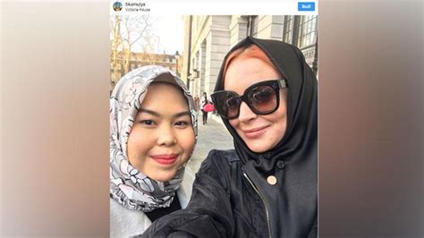 Gaya Cantik Lindsay Lohan Saat Berhijab Tempo Co