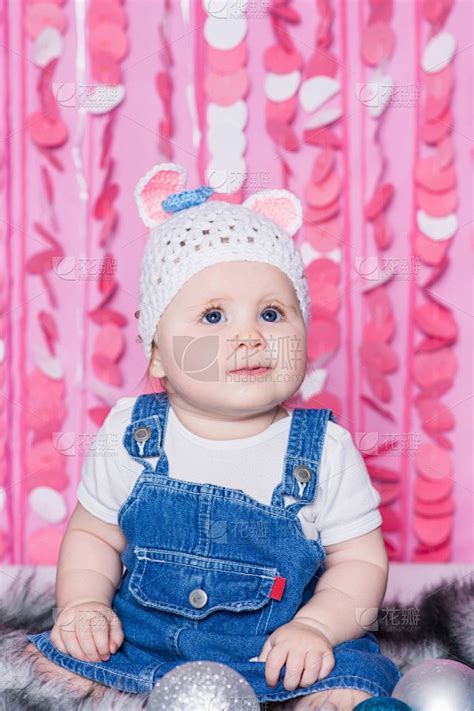 女婴 粉色 室内 球 可爱的 新年前夕 肖像 一个人 小的