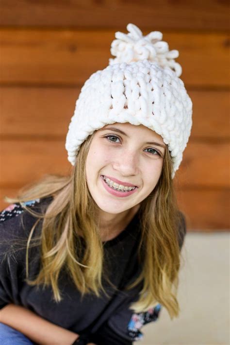 16 Off The Hook Patterns Ideas Finger Knitting Finger Knitting Projects Loopy Yarn