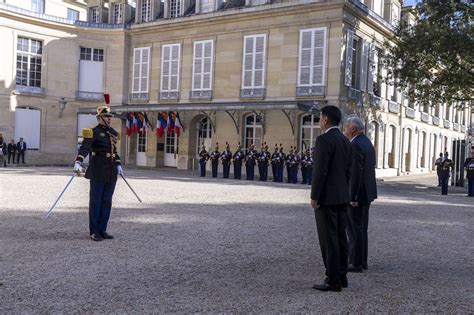 Ерөнхийлөгч У Хүрэлсүхэд Францын сенатын ерөнхийлөгч Жерар Ларше бараалхлаа News Mn