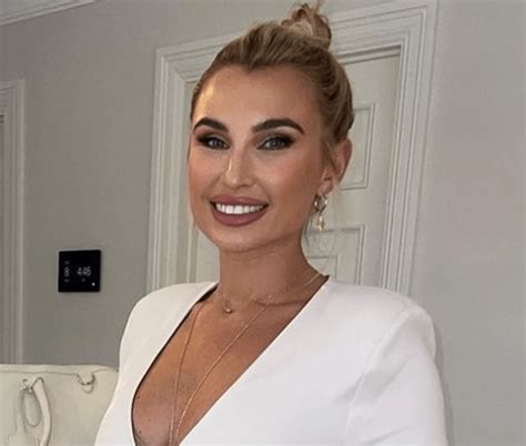 Billie Shepherd In Bathing Suit Looks Like Tarzan And Jane — Celebwell