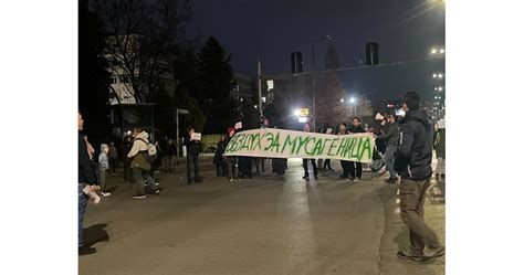 Протестиращи блокираха движението по столичния бул Г М Димитров Видео снимки