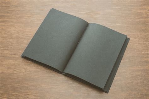 Free Photo Blank Notebook Mock Up