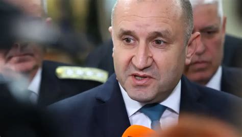 Румен Радев раздава отново висши военни звания Фактор