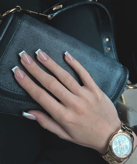 Маникюр классический френч квадрат Маникюр Дизайнерские ногти Длинные квадратные ногти