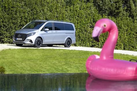 二次小改款mercedes Benz V Class上市在即 在台車系編成搶先看｜取消長軸車款 頂規車款標配三芒星立標