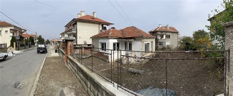 Къща с дворно място в Карнобат ТОП ЦЕНА Едноетажна къща 52 кв м РЗП 265 кв м двор Къщи