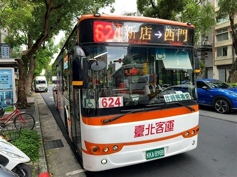 臺北客運 624綠野香坡 Kka 8988原 796配車 近日北客弘鉅宇通再度大風吹 從木柵站轉入新店站為kka Flickr