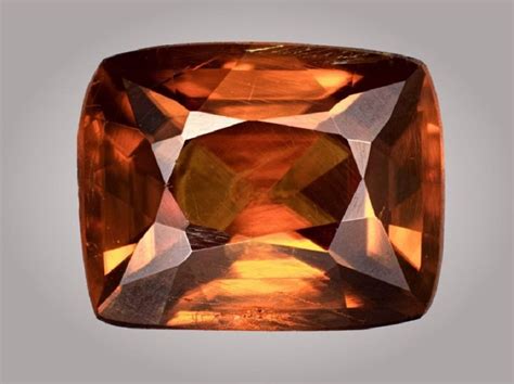 မြန်မာကျောက်မျက်ပညာရှင် ဖော်ထုတ်နိုင်ခဲ့တဲ့ မိုးကုတ်ဒေသထွက် ကမ္ဘာ့အရ