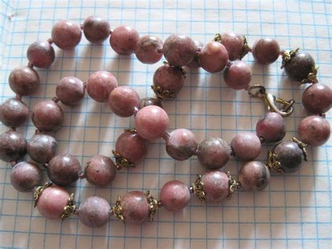 Намисто намисто камінь родоніт — ціна 400 грн у каталозі Кольє і намиста Купити аксесуари за