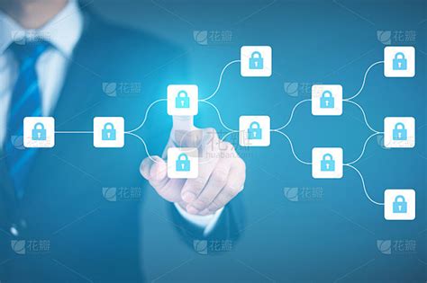 触摸加密区块链的商人，金融加密货币，区块链技术概念。