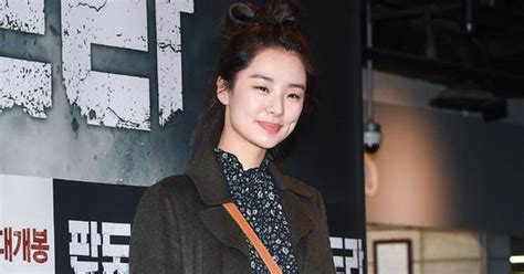 사진 스테파니 리플라워 원피스로 여성스럽게