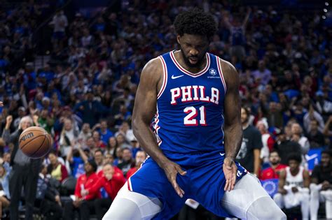 Multan A Joel Embiid Por Seña Obscena Que Solían Hacer En Wwe Durante