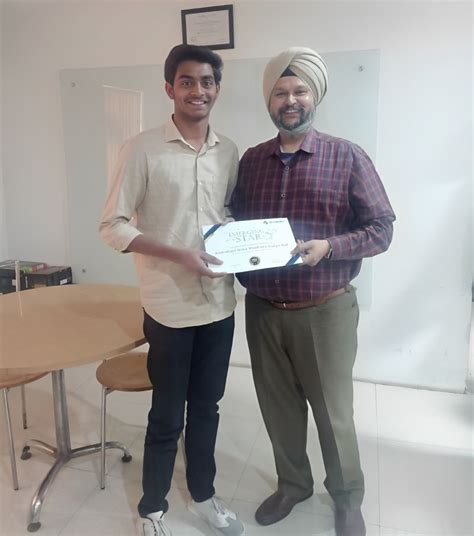 Internofthequarter Reactdeveloper Intern Emergingstar Team