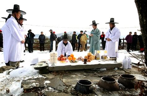 준호 화재막이 2 마을 2 김준호 재피방 과거에 화재가 자주 발생했던 지역이나 주산의 모양이 불이 타는 형상으로 생긴 화기火氣가 강한 곳은 ‘불막이제 불막이굿