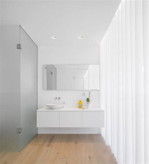 A Rectangular Concrete Home That Doesn T Disturb The Landscape