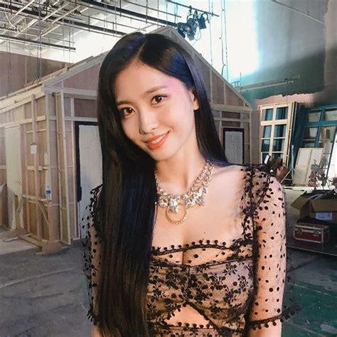 Twiceモモ、女性美溢れる姿であいさつ！1枚、1枚が完全にグラビア K Pop、韓国エンタメニュース、取材レポートならコレポ！