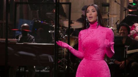 Kanye West Walked Out Of Kim Kardashians Snl Monologue Metro News