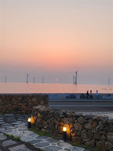 브리드인제주 요가 수련에서 말하는 힘이란 단순히 탄탄한 근육량을 늘리는 방법 같은 육체적인 경험이 아니다 요가 수련을 통해 얻는 힘은 그보다는 마음을 고요히 안정시키고