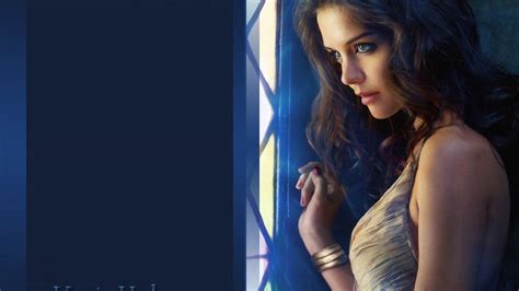 Download Caption Elegant American Actress Katie Holmes In Profile Shot Wallpaper