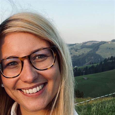 Lara Hellers Instagram Twitter And Facebook On Idcrawl