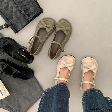 รองเท้าแมรี่เจน พื้นนิ่ม ส้นแบน สีขาว แฟชั่นฤดูใบไม้ผลิ สไตล์ฝรั่งเศสเรโทร สําหรับผู้หญิง 2022