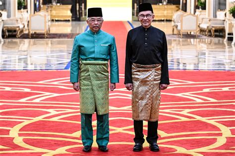 Anwar Ibrahim Sworn In As Malaysias New Prime Minister Daily Sabah