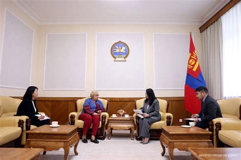 УИХ ын гишүүн Ж Баярмаа Европын Холбооноос Монгол Улсад суугаа Элчин сайд Ина Марчюлёнитег