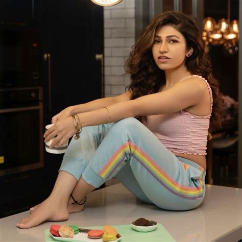 Tulsi Kumar Feet